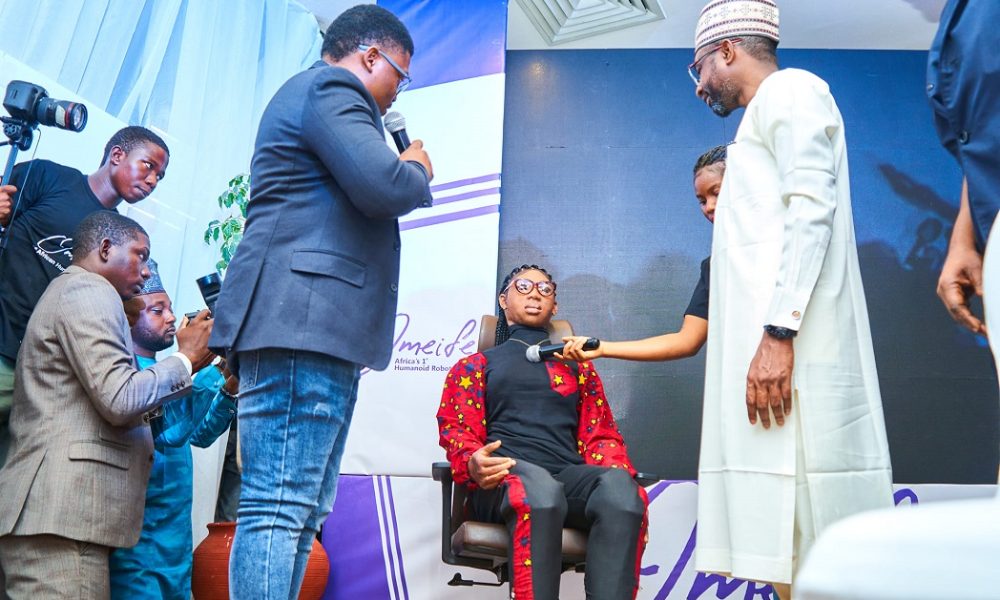 Osinbajo Inaugurates Omeife, Africa’s First Humanoid – Nigerian ...